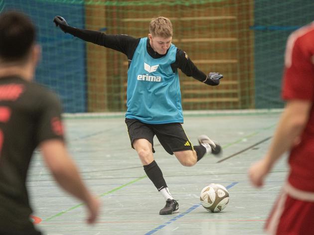 Aushilfskeeper Domenik Baller schießt Allershausen ins Finale