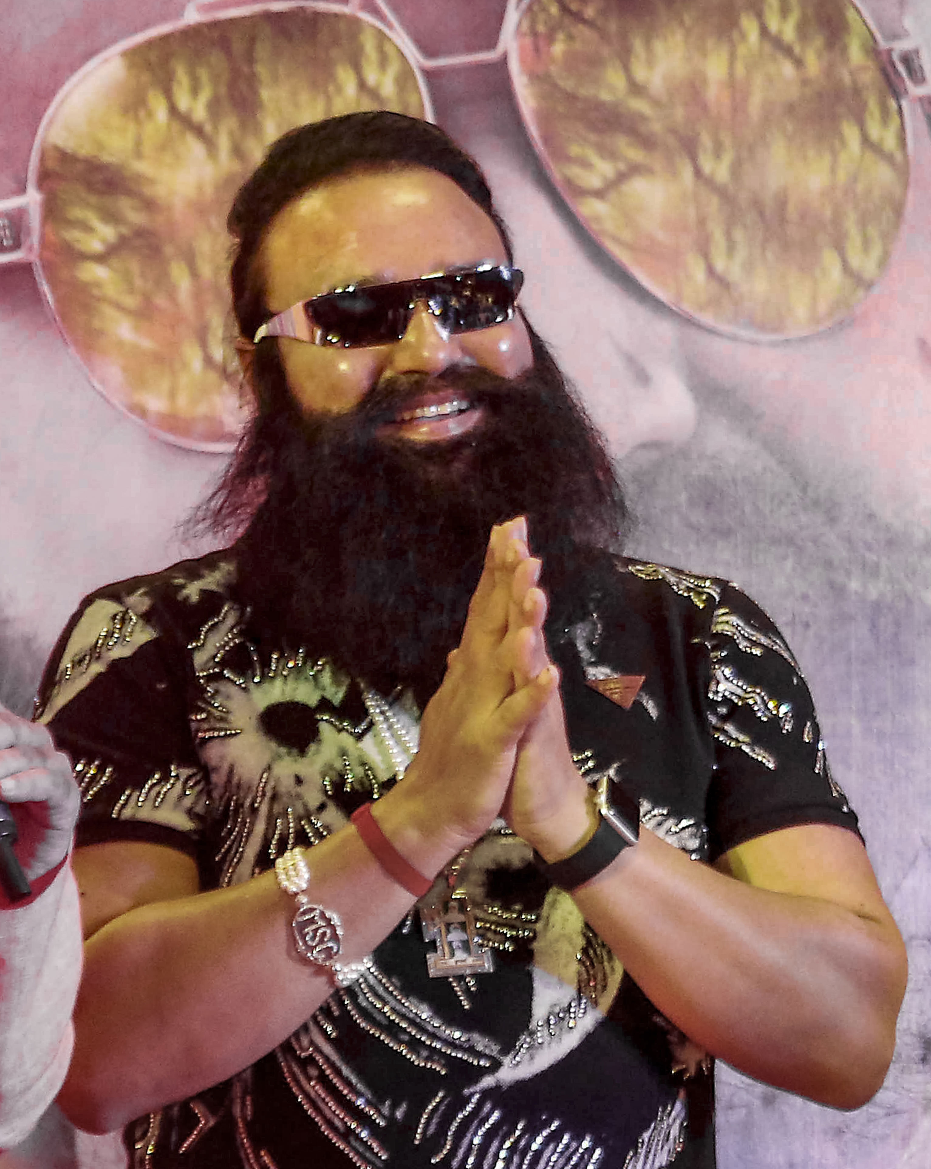 On 15th parole, Gurmeet Ram Rahim walks out of prison; to stay at Sirsa ...