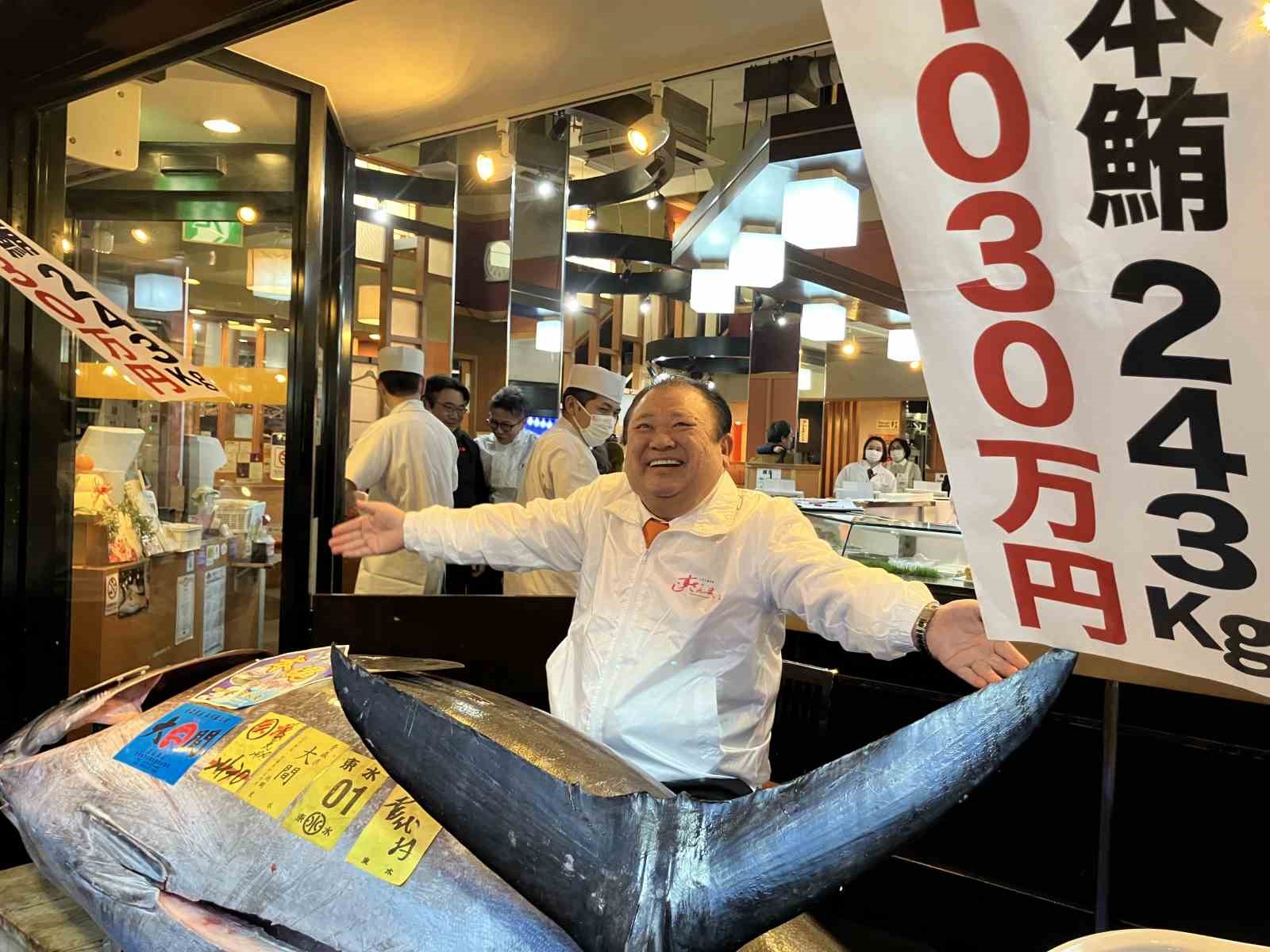 Japonya’daki balık mezatında dev orkinos 3,2 milyon dolara satıldı