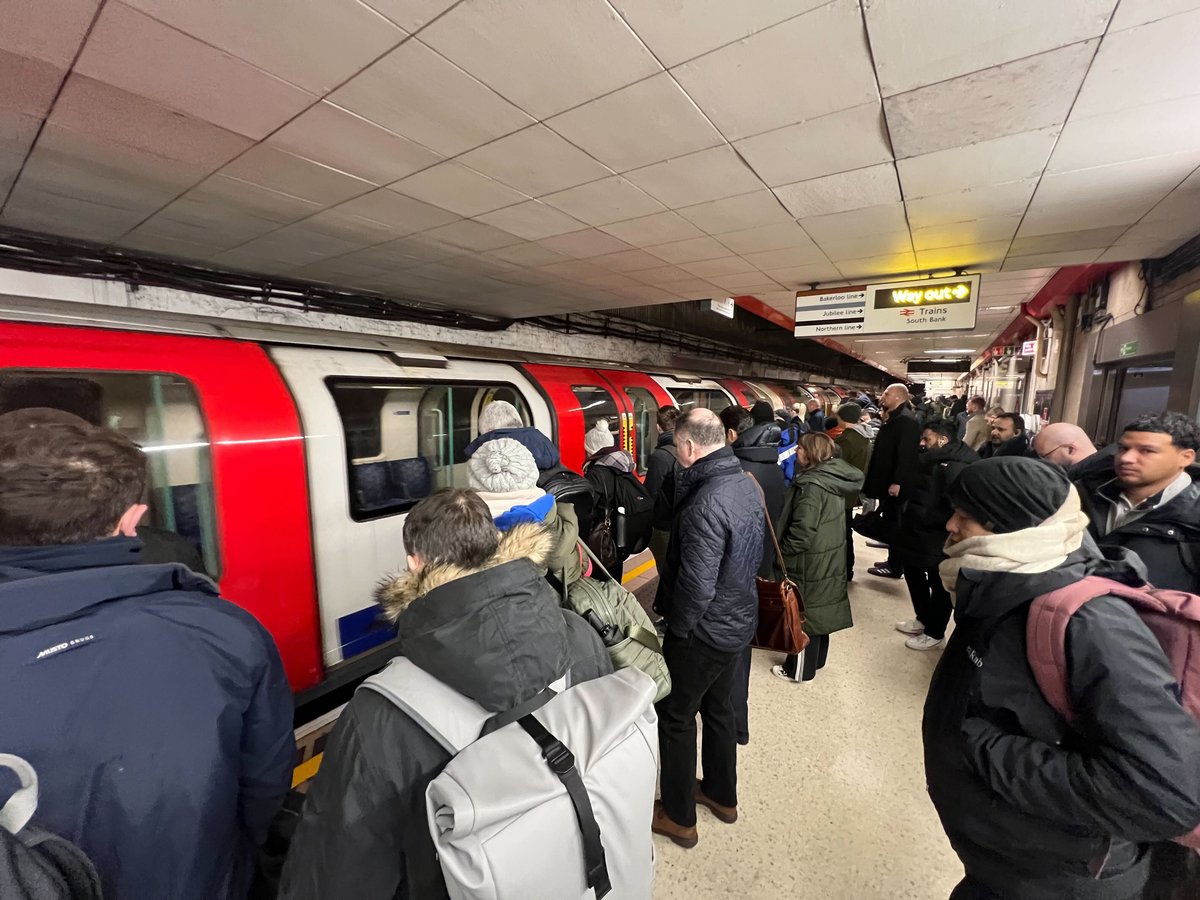 Victoria line suspension causes morning rush-hour Tube chaos