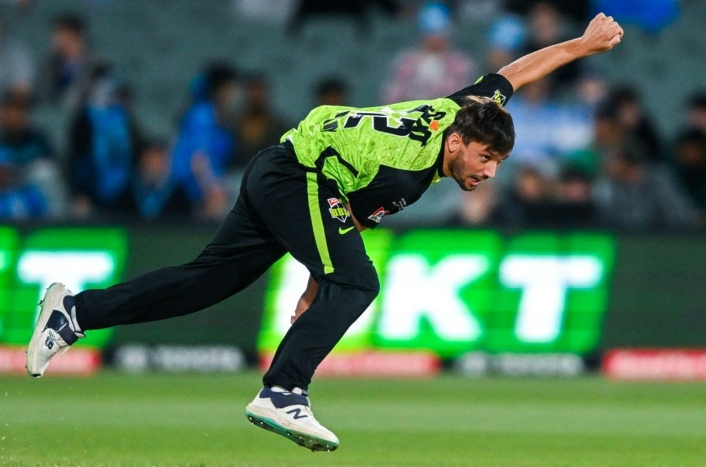 Discarded national teammate replaces Pakistan ODI captain in Big Bash ...