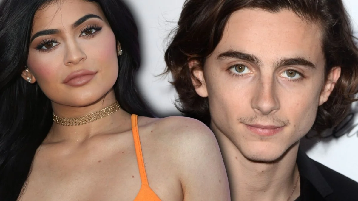 Kylie Jenner stuns in daring plunging dress showing off her body at ...