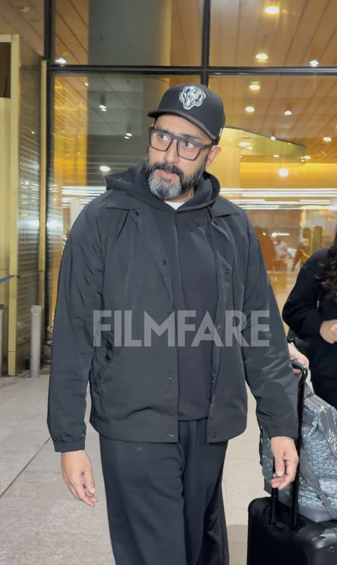 Photos: Abhishek, Aishwarya Rai & Aaradhya Bachchan return to city ...