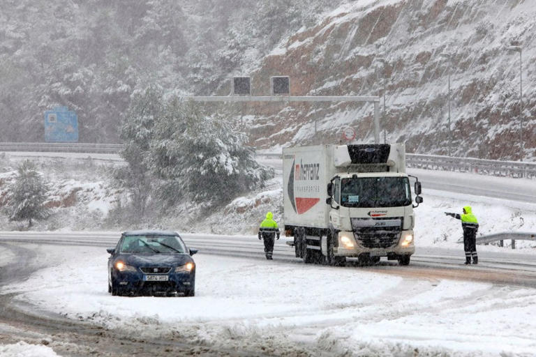 La nieve llega a cotas bajas de Barcelona, Tarragona y Lleida y amenaza ...