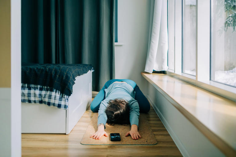 Five-minute bedtime stretches for better sleep