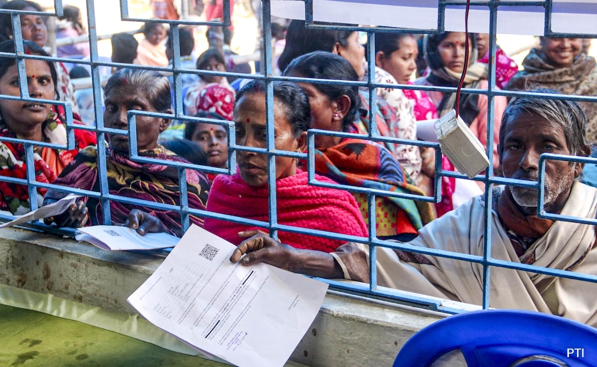 Vulnerable Voters Bear Brunt Of Bengal SIR, Travel For Kilometres