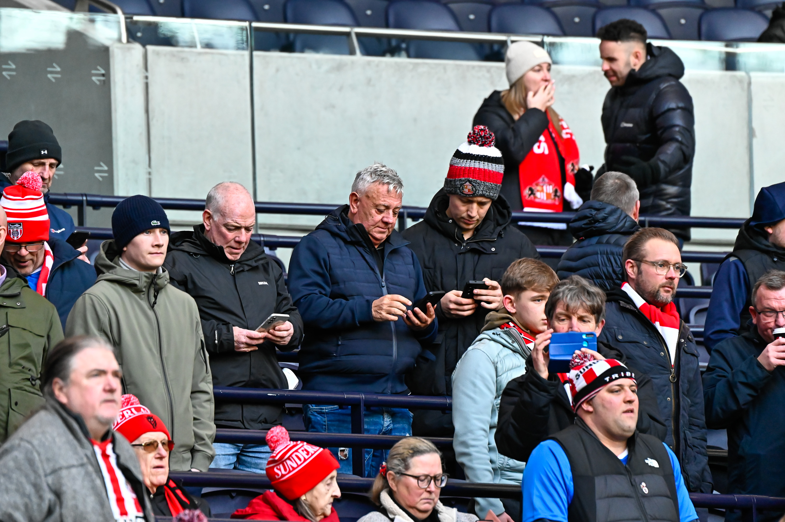 79 amazing photos of Sunderland fans as 60,877 watch draw at Tottenham ...