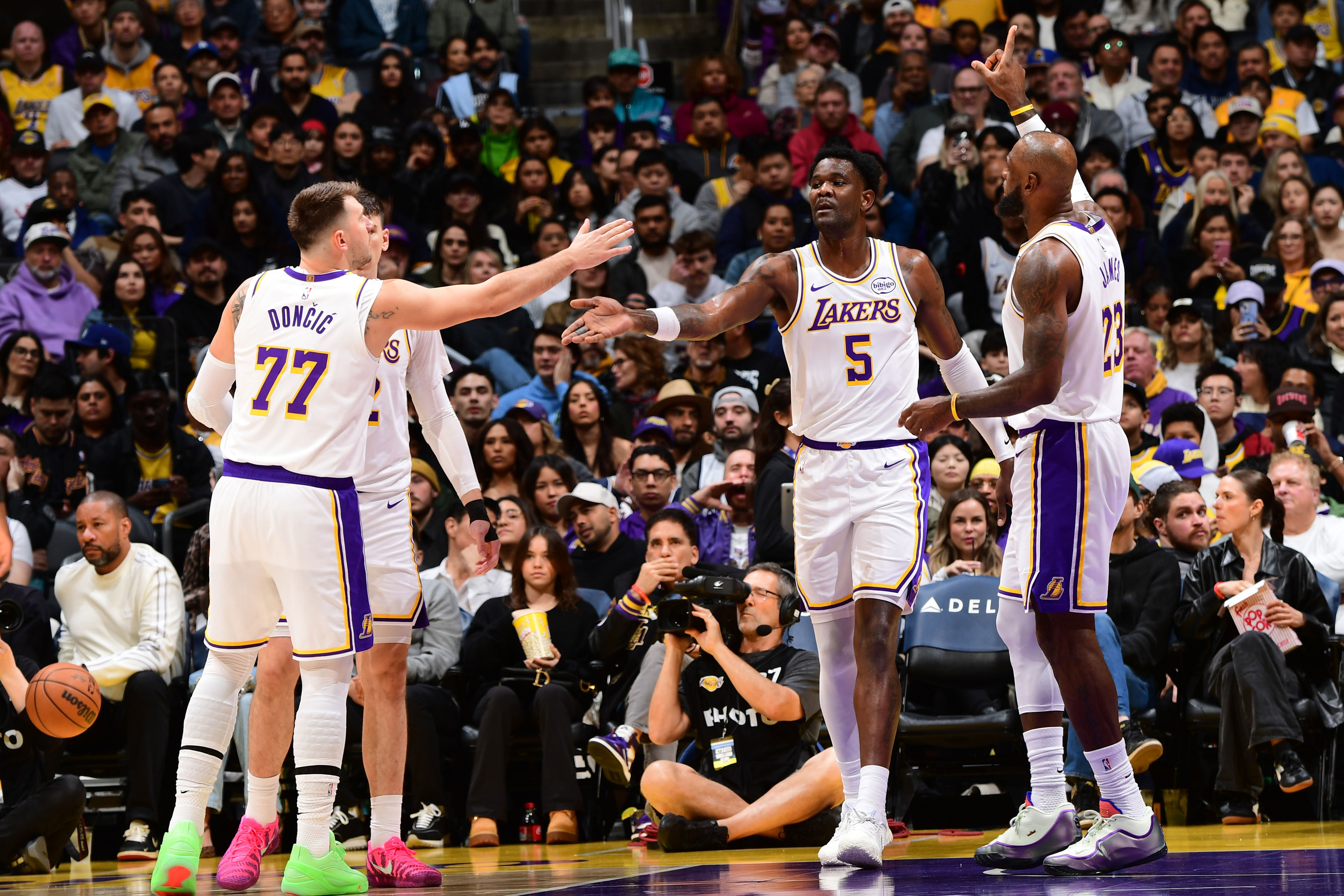 How Deandre Ayton bounced back against Grizzlies