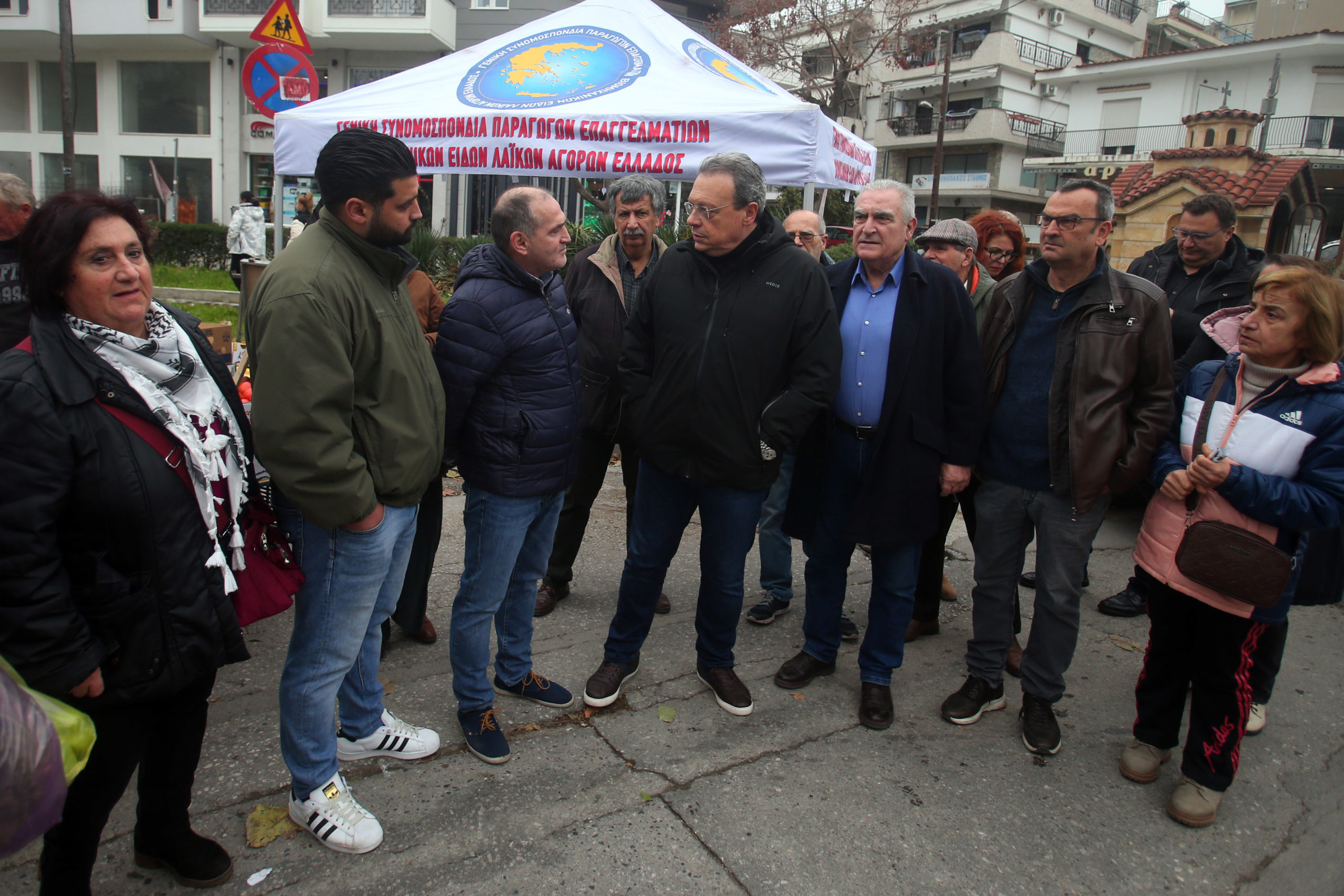 Φάμελλος: «Η κυβέρνηση εξαπάτησε τις λαϊκές αγορές – Στέλνει τους ...