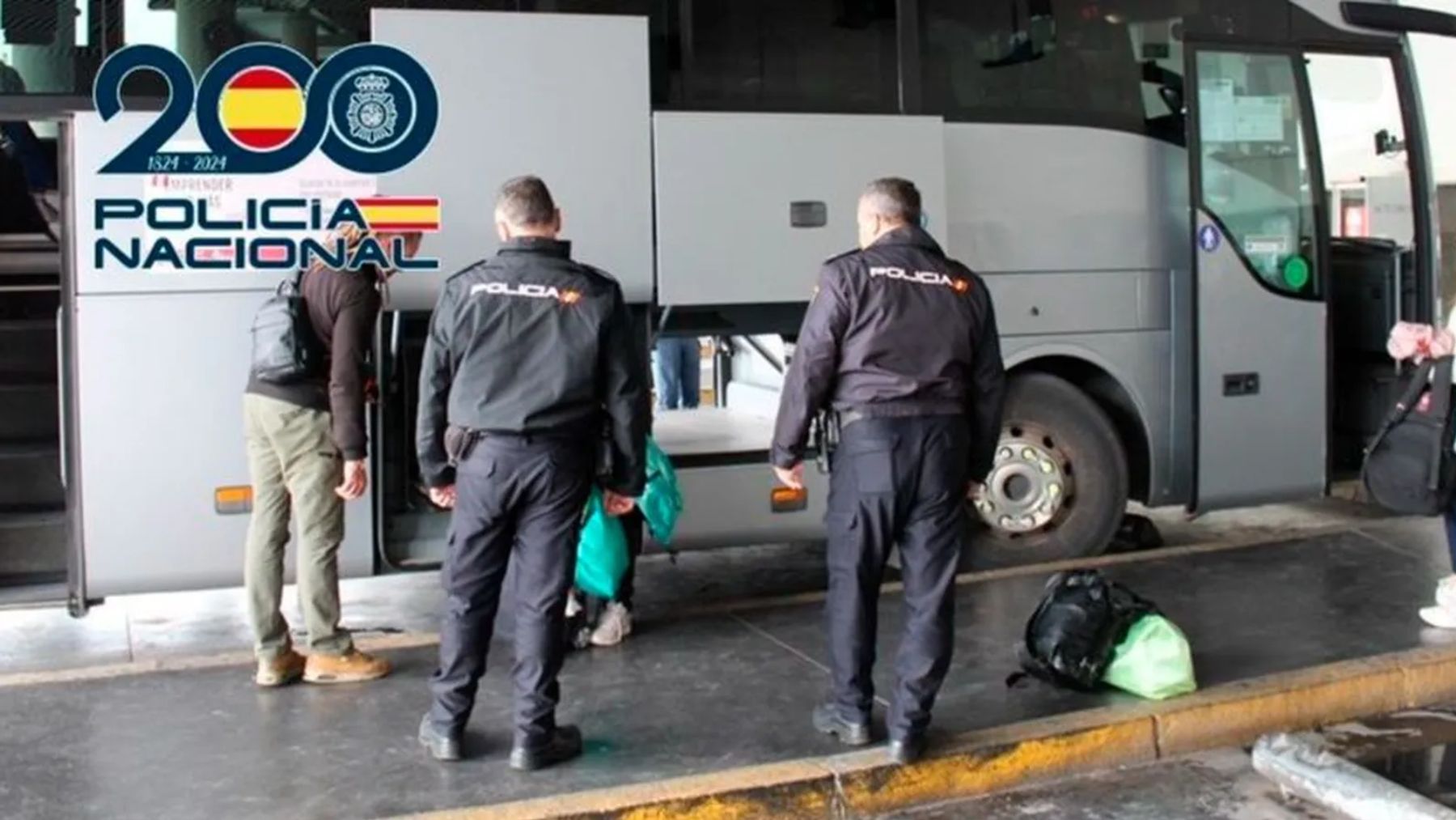 Detenidos 15 conductores de autobús por meter en España 500 inmigrantes ...