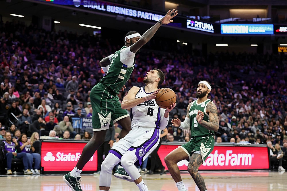 NBA: Giannis Antetokounmpo leads Milwaukee Bucks to 115-98 win over ...