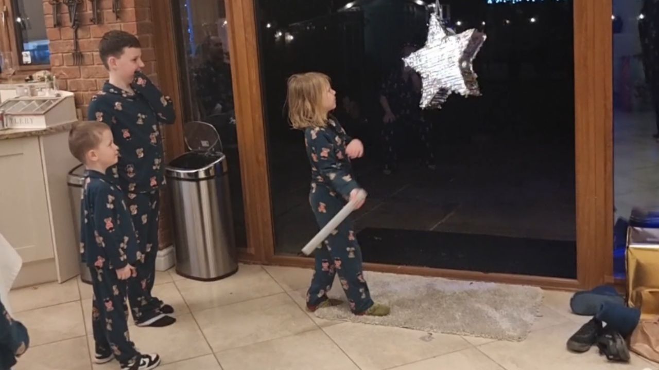Grinch surprise makes children run around during a party game