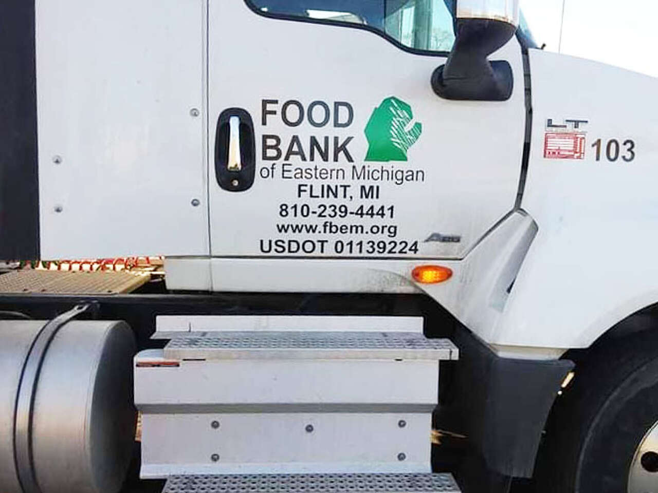 Drive-thru food pantries pop up across the Thumb in January
