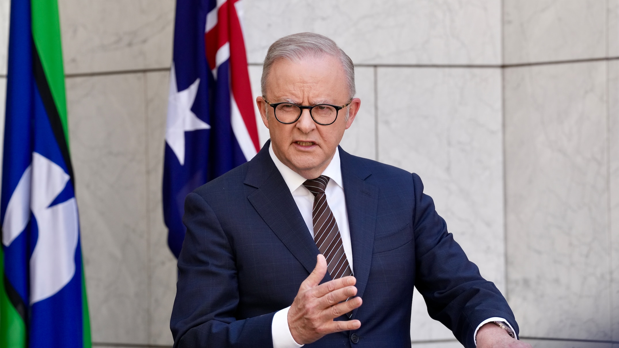 Former Labor politicians urge Albanese to call federal royal commission ...