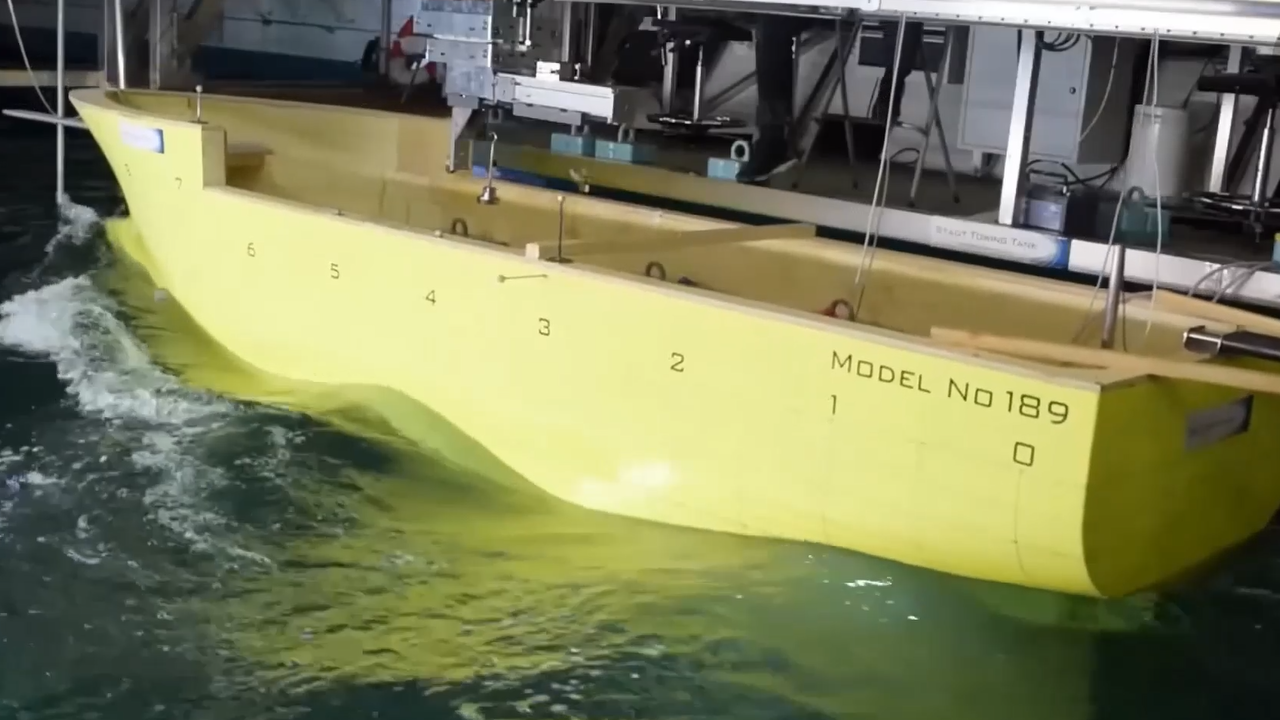 How small ship models reveal the behavior of full-size warships