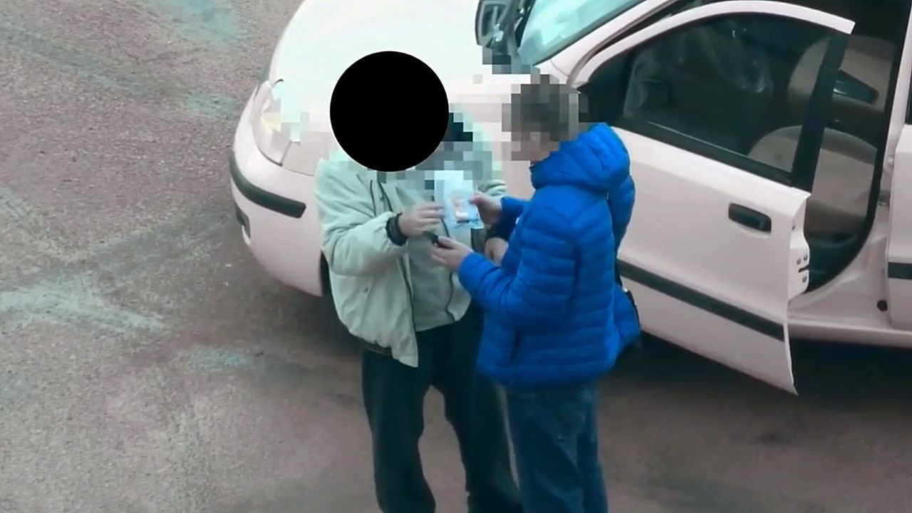 Police arrest scammer targeting elderly man in sting operation after ...