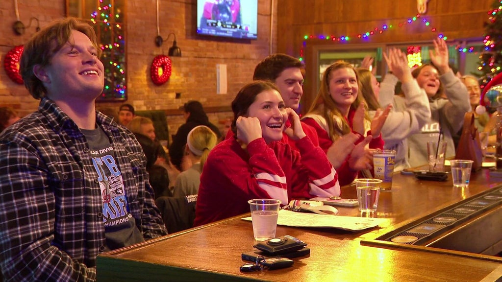 River Falls bar lays claim to forming DIII football championship team ...