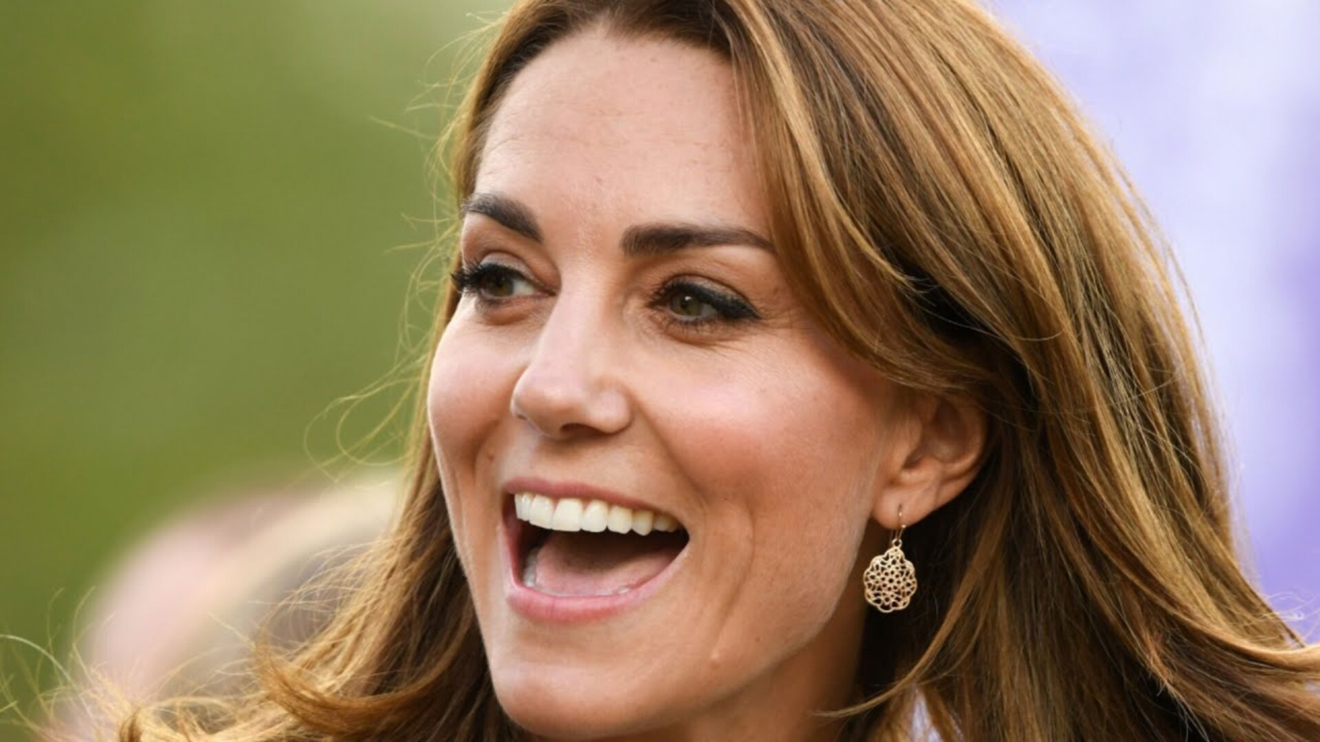 Royal wardrobe malfunctions caught on camera