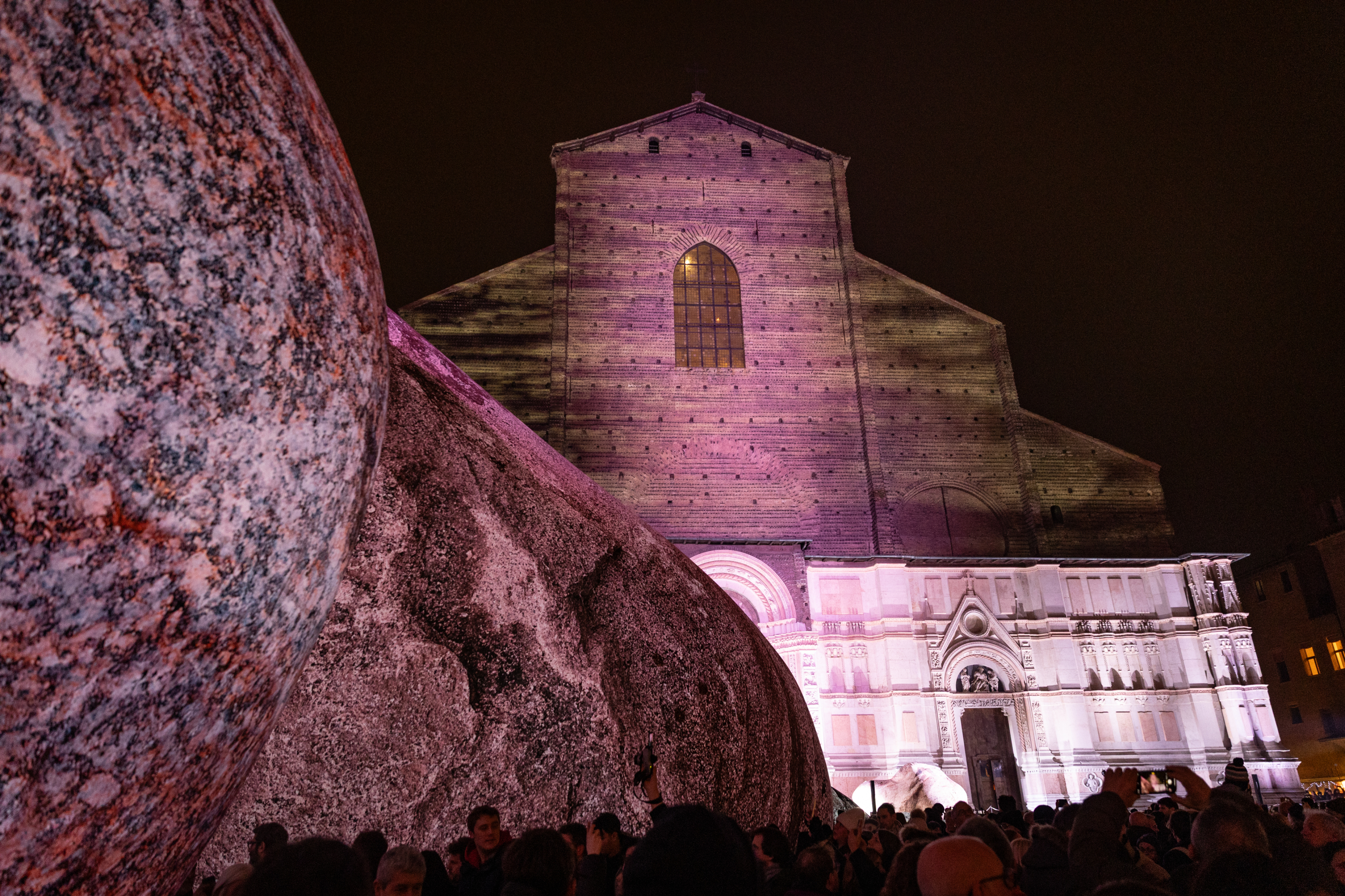 Drunk tourist drives across Bologna square, knocks over 'fittone'