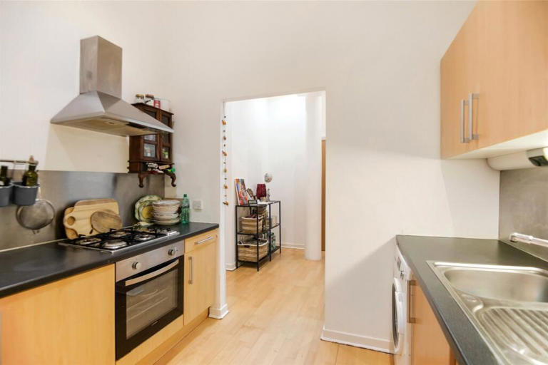 For sale: 'Elegant' red sandstone 2-bedroom city centre flat on Queen ...