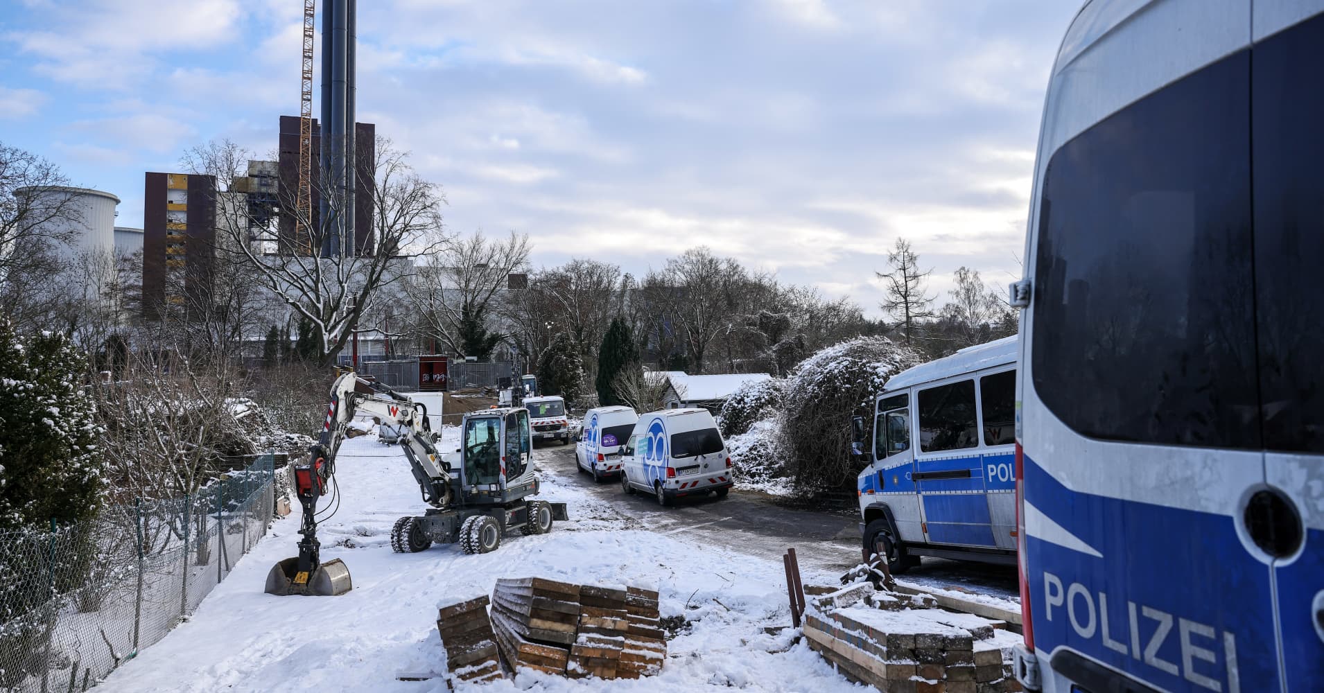 Protest over AI, climate crisis leaves tens of thousands without power ...