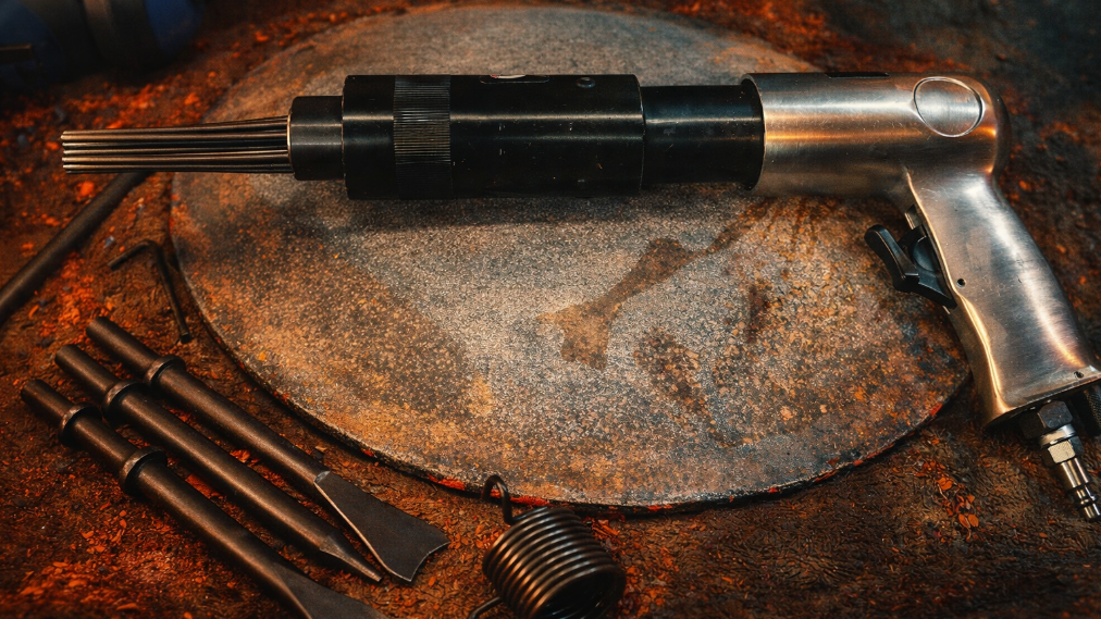 MAC AFRIC pneumatic needle descaler and chisel hammer kit review