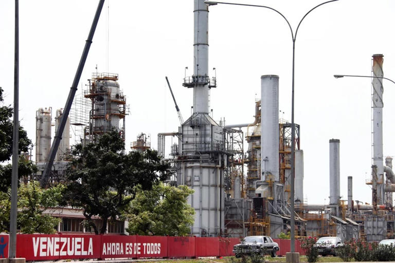 Trump bypasses Congress to give oil firms insider access to Venezuela ...
