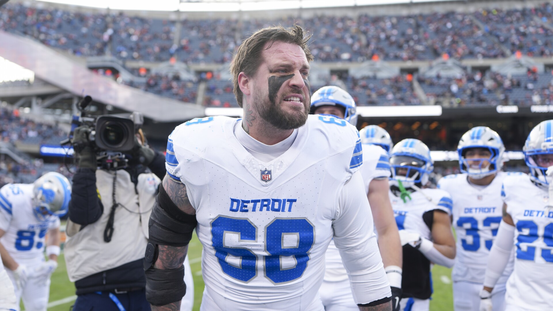 Taylor Decker: I need to make informed decisions about continuing to play