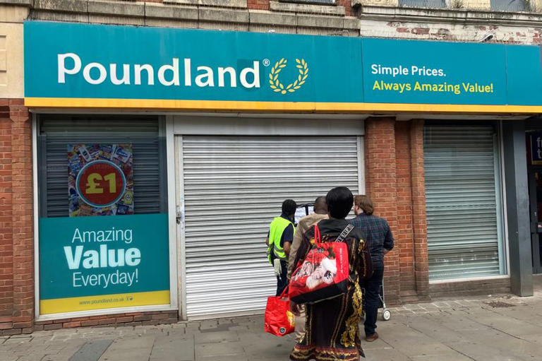 High street chain says 3 stores 'close today' with 12 going in January ...