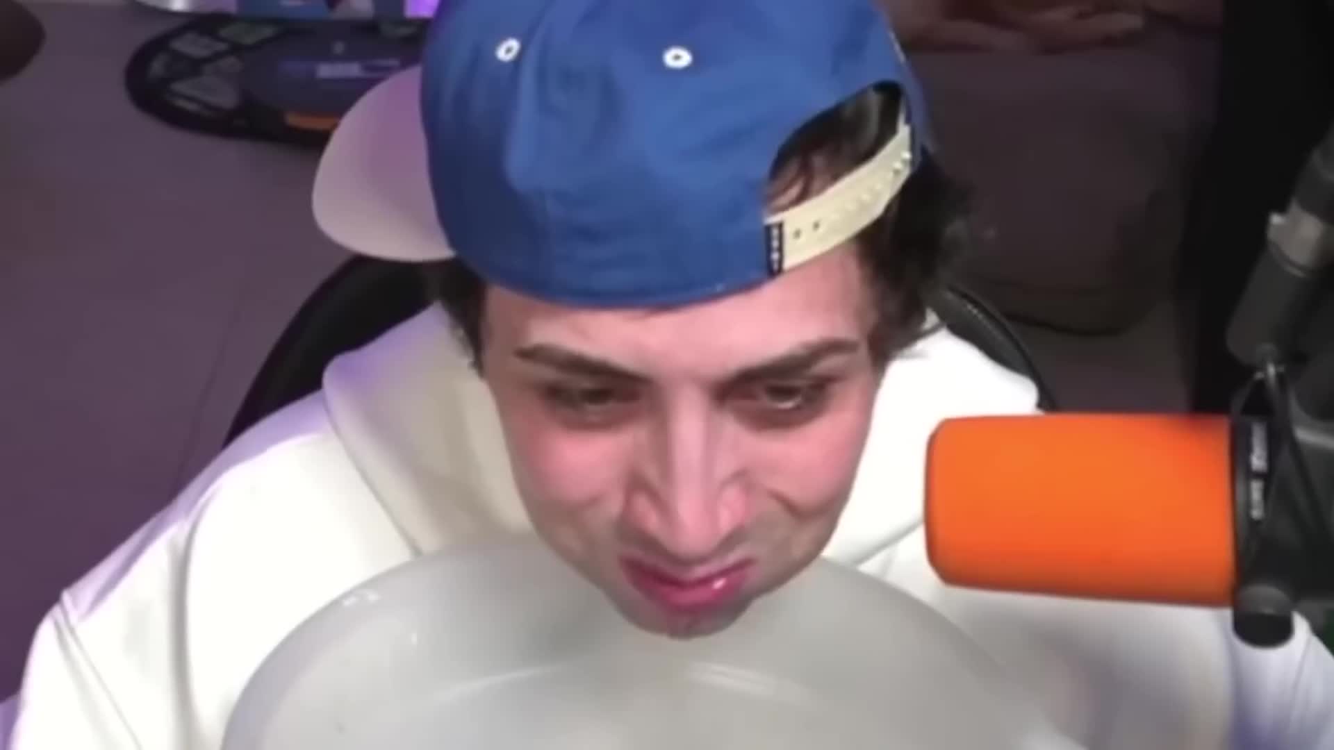 si me rio tomo shot 🍷