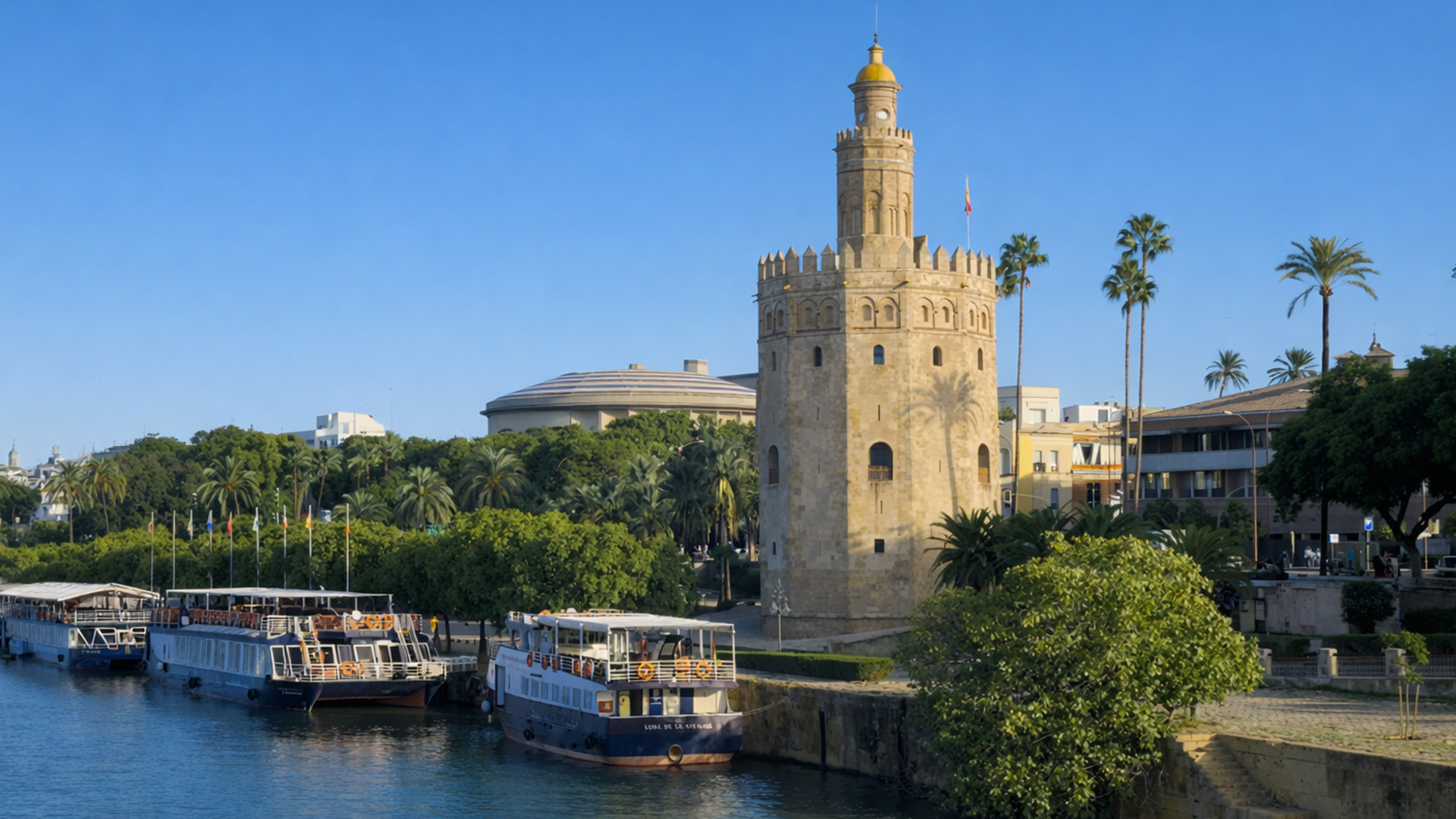 The golden tower that watches over Seville