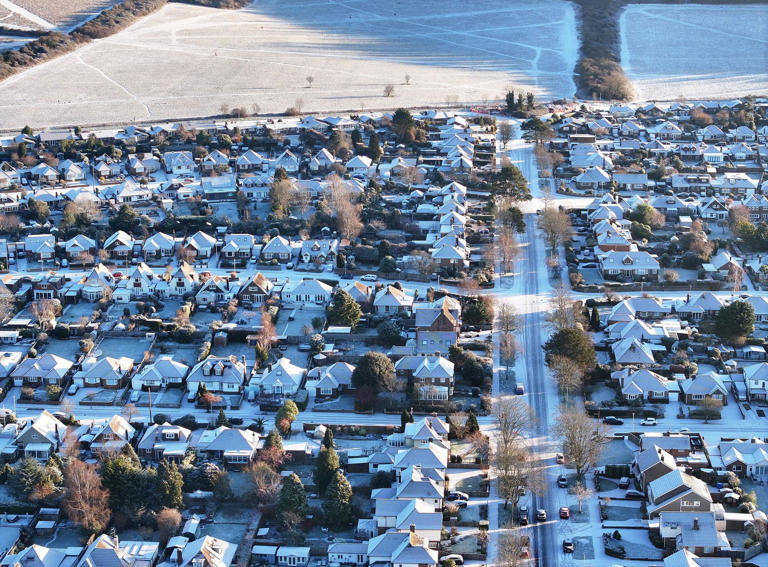 Photos show snowy scenes across Worthing amid freezing temperatures