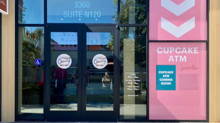 Popular cupcake chain Sprinkles shuts down suddenly