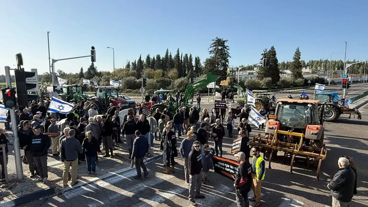 Israeli farmers protest Smotrich's proposed dairy reform, warn of 400 ...