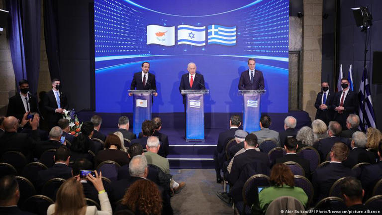 Greece, Cyprus, Israel sign new military cooperation plans