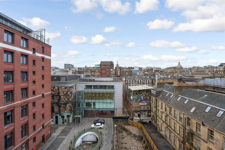 For sale: 'Elegant' red sandstone 2-bedroom city centre flat on Queen ...