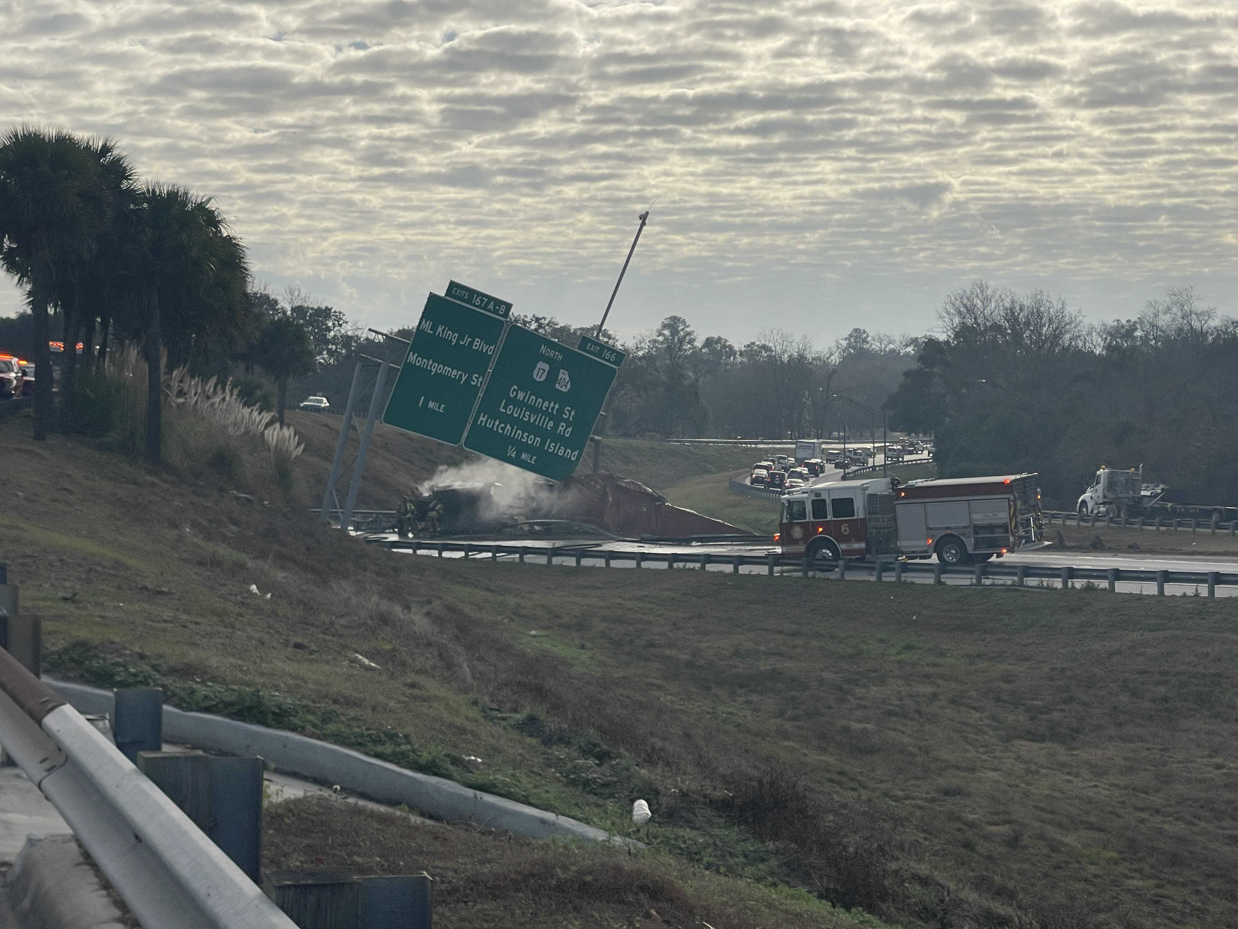 Crash shuts down lanes I-16 in Savannah, damages road signs