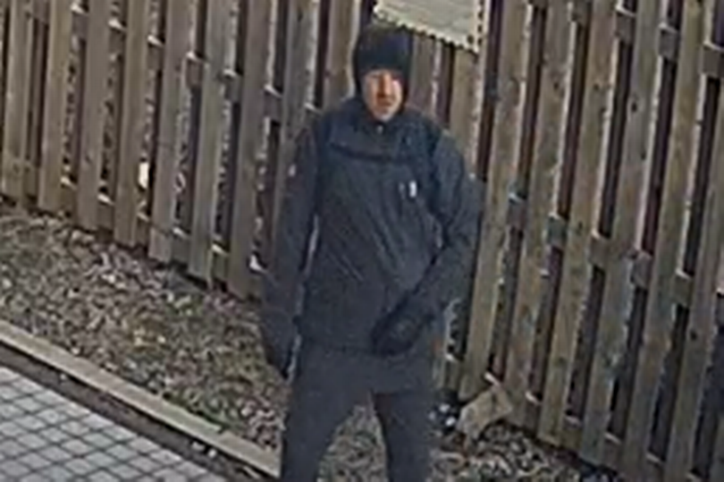 Man police want to speak to after stabbing in Kensington