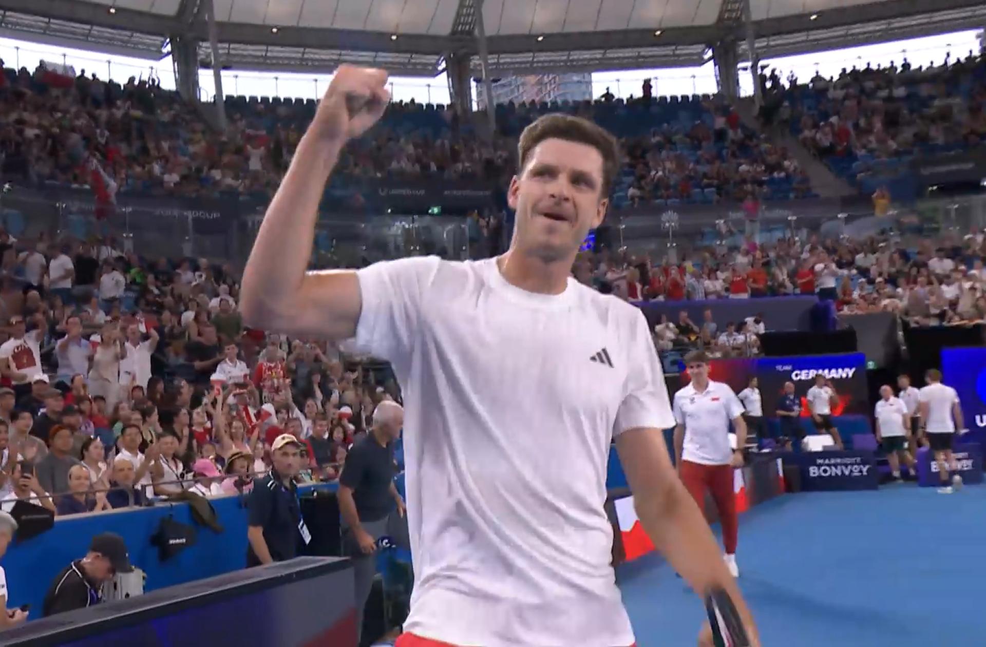 Hubert Hurkacz downs Alexander Zverev, makes marvelous return