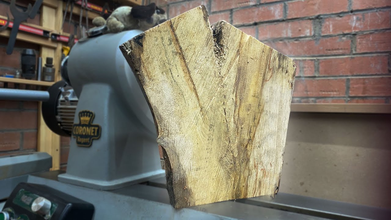 How spalted grain and crotch figure combine in woodturning