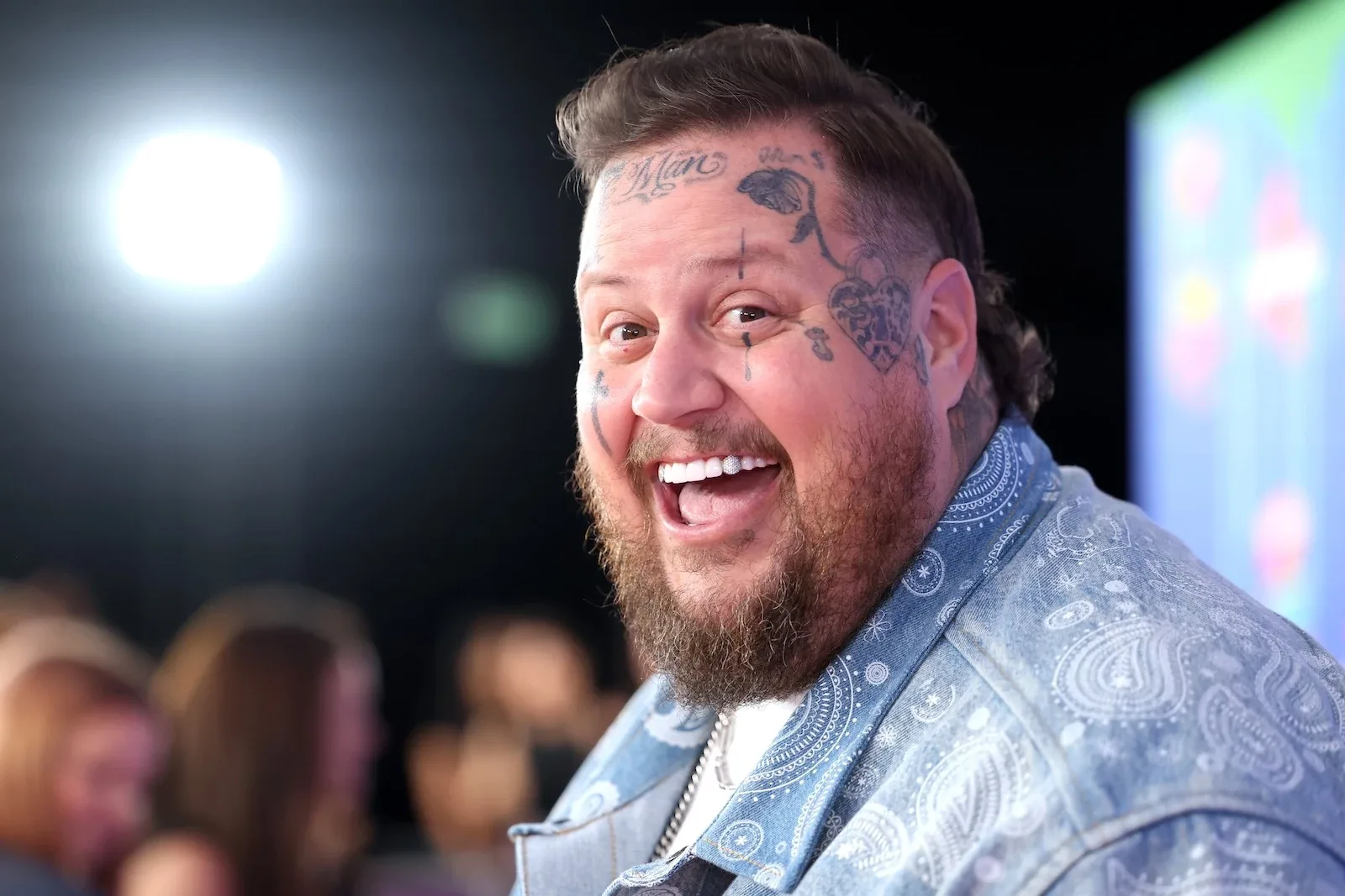 Jelly Roll hilariously admits he lied to young kids about his face ...