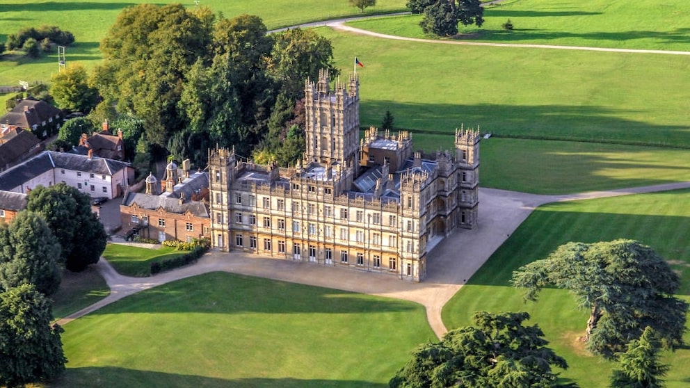 Dieses Schloss ist das echte „Downton Abbey“ – und man kann es besuchen