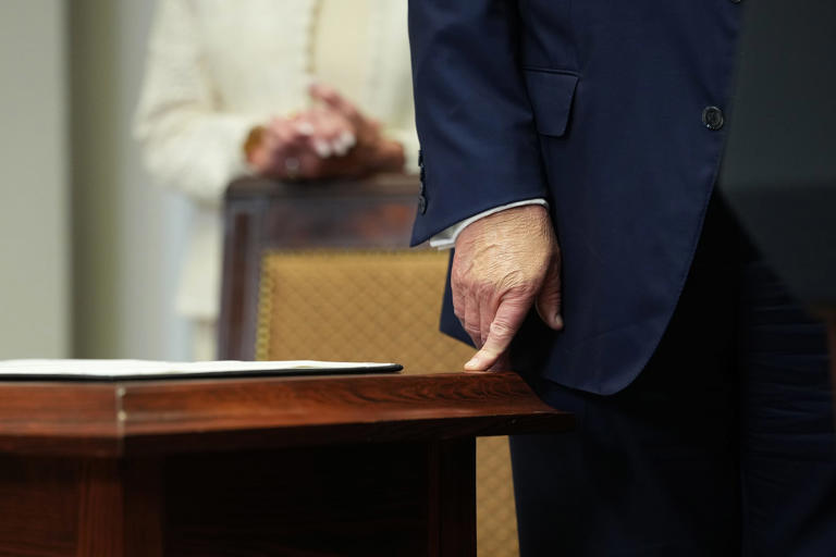 Trump says he will sign the bill to release the Epstein files