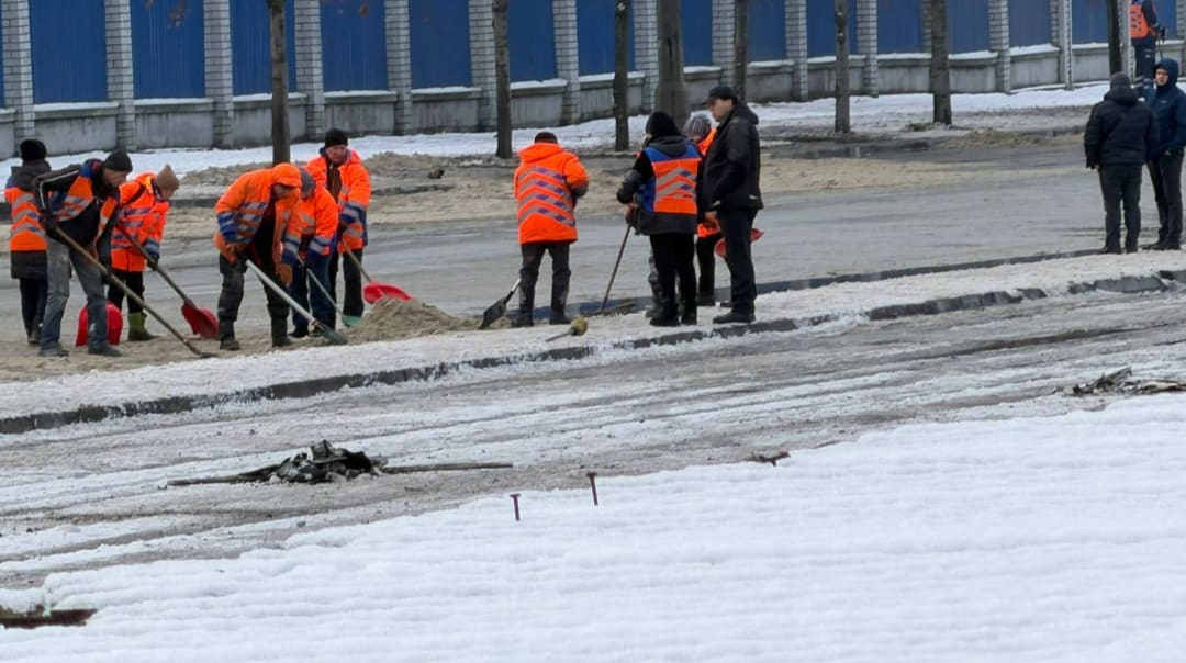 Russian strike on US-owned plant in Dnipro spills 300 tonnes of oil ...