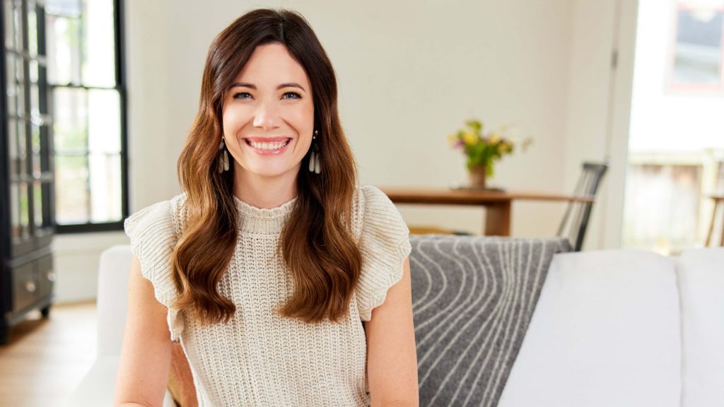 6 best side hustles for earning $1K per month, according to Rachel Cruze