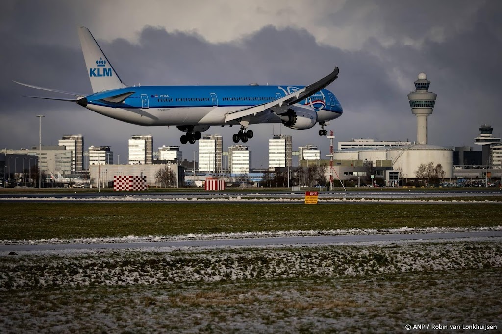 Vliegtuigen kunnen tot zeker 14.00 uur niet landen op Schiphol