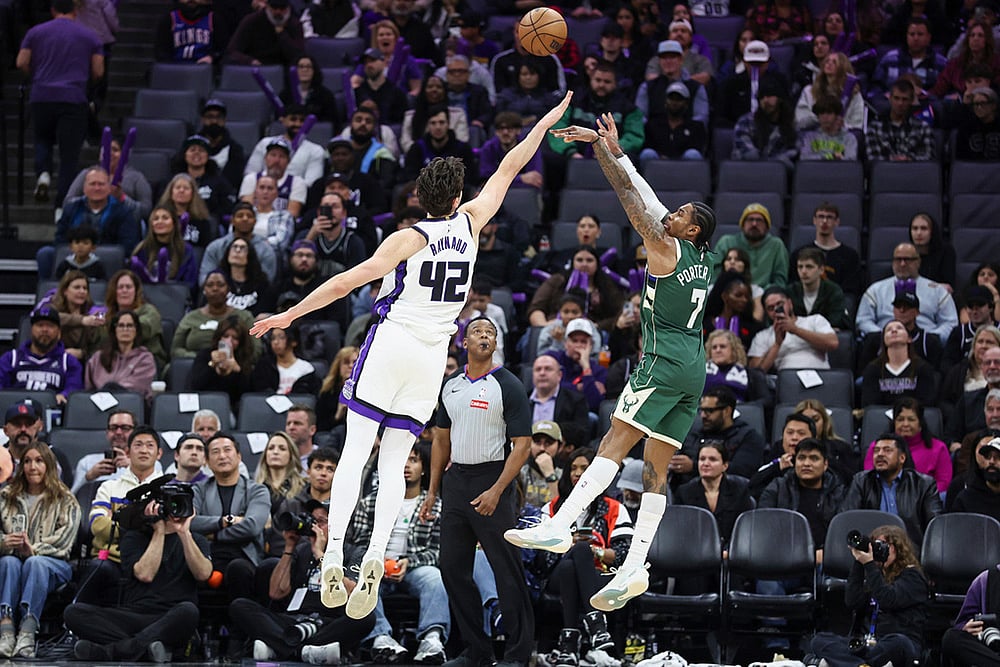 NBA: Giannis Antetokounmpo leads Milwaukee Bucks to 115-98 win over ...