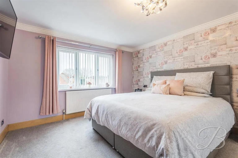 Look: Forever family home in Mansfield could be yours for £560,000