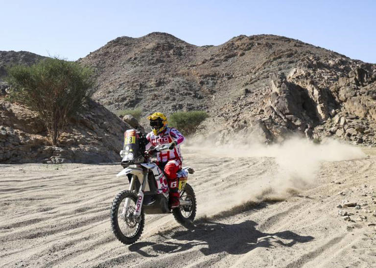 Loprais přišel na Dakaru o vedení mezi kamiony, Macík je dál třetí