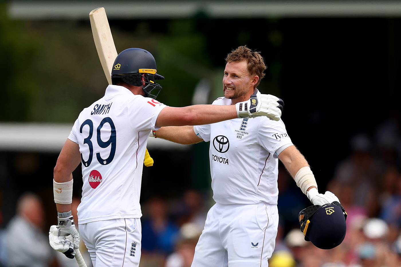 He ain't heavy, he's my brother - Joe Root defends team-mates to the end